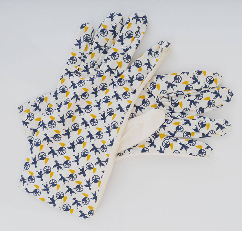 1950s Novelty Print Gloves: Ballyhoovintage.com