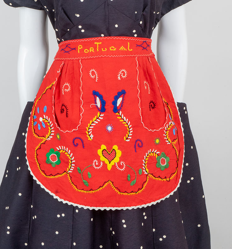 Vintage Portugal Souvenir Apron: Ballyhoovintage.com