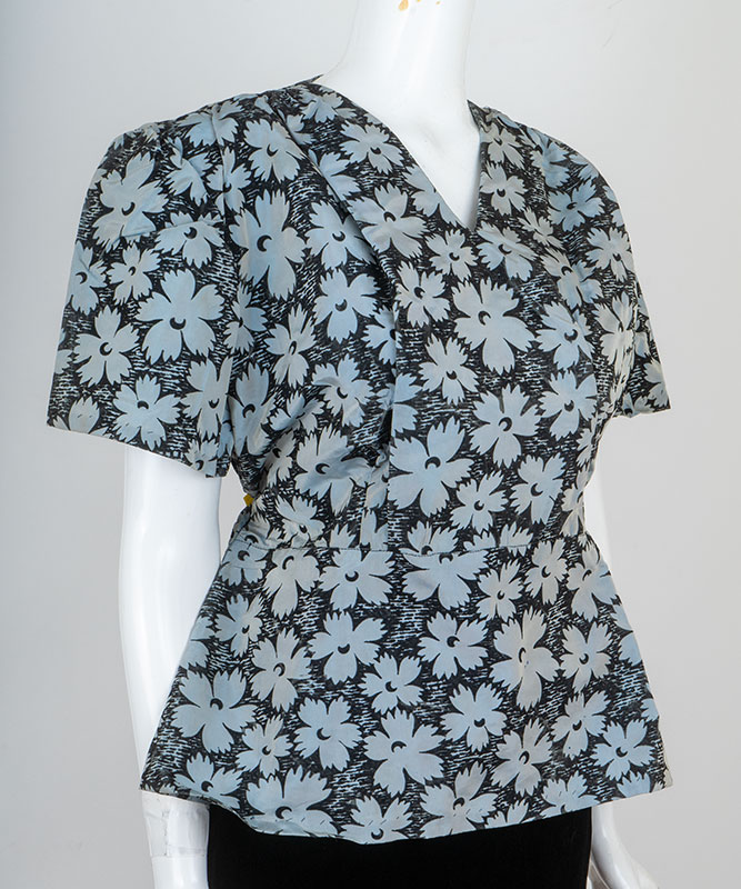 1950s Blue Daisy Print Flocked Blouse: Ballyhoovintage.com