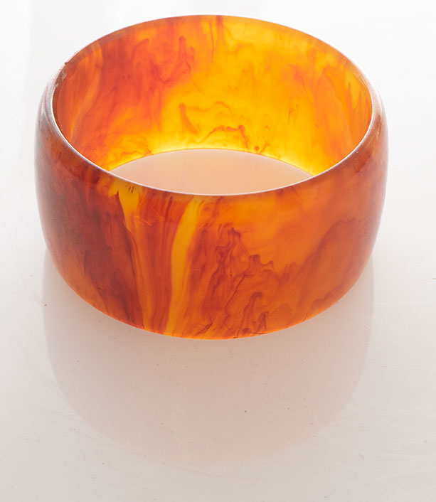 Translucent Bakelite Marbled Bracelet: Ballyhoovintage.com