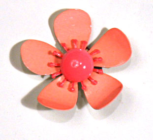 1960s Pop style Pin: Ballyhoovintage.com