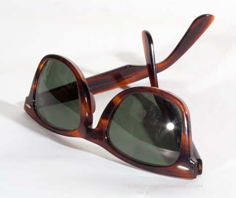 Vintage Brown Tortoise Shell Rayban Wayfarers: Ballyhoovintage.com